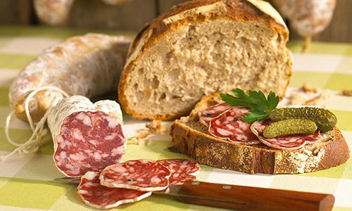 Le saucisson en question : comment le choisir, le préparer, le déguster